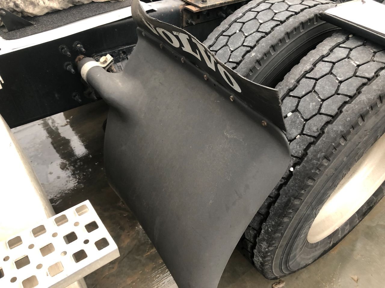 Volvo 20562262 Fender for Sale