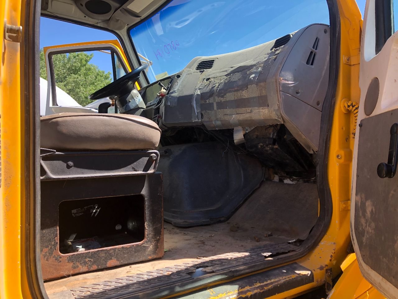Ford L9511 Cab Assembly for Sale