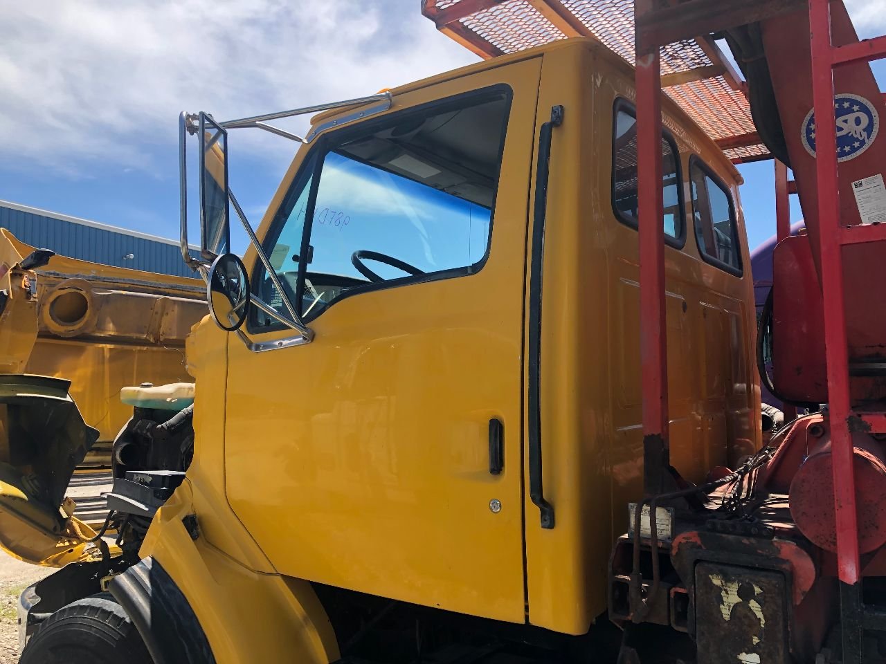 Ford L9511 Cab Assembly for Sale