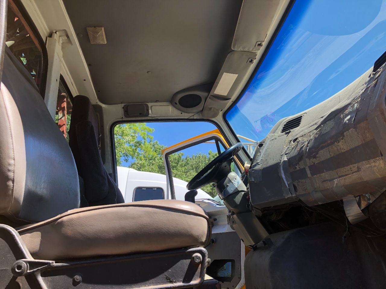 Ford L9511 Cab Assembly for Sale