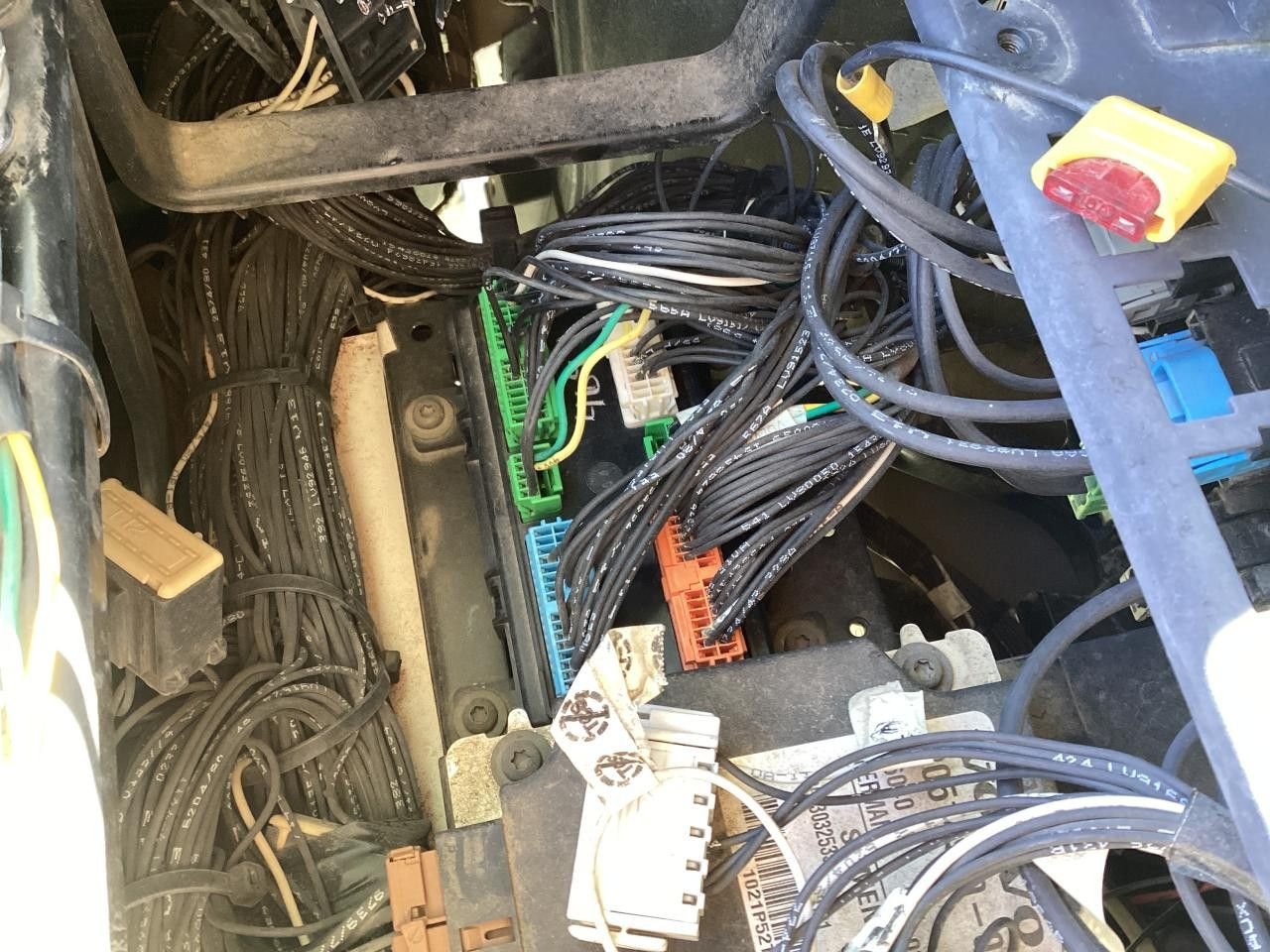 20554490-P04 | Volvo VHD Cab Control Module CECU for Sale