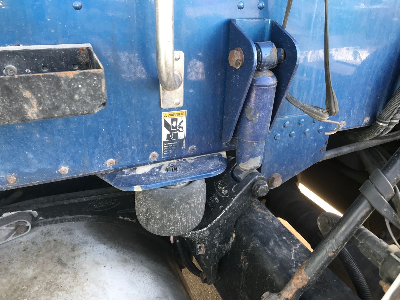 29-05987 | Peterbilt 387 Cab Suspension for Sale