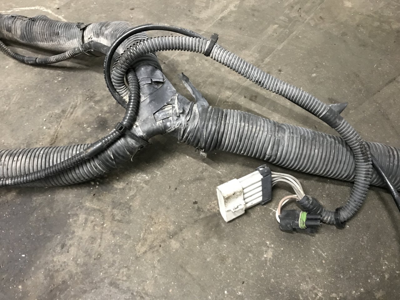 International 9200 Wiring Harness, Cab for Sale
