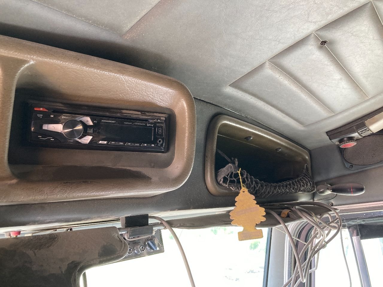 Peterbilt 385 Console for Sale