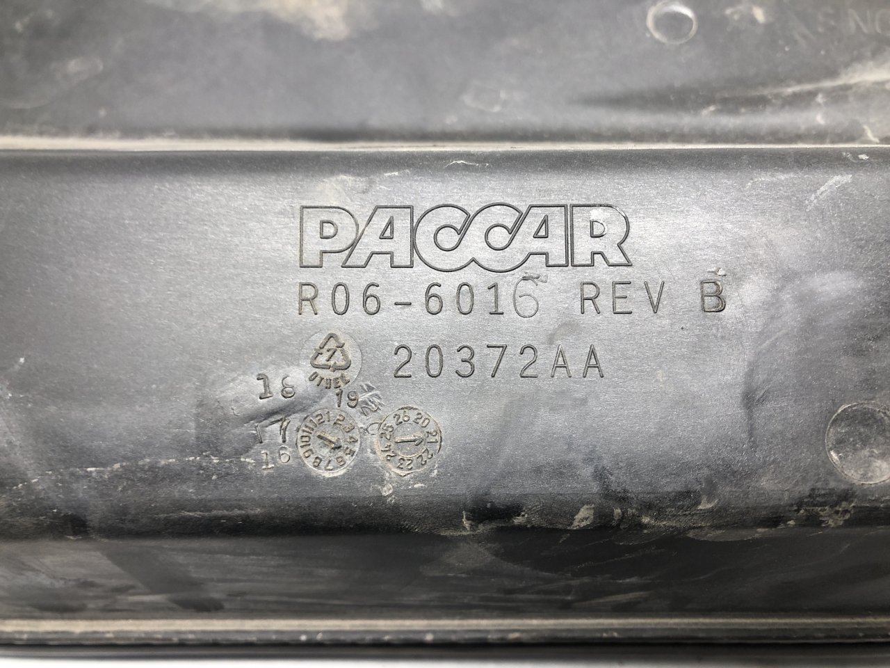 R06-6016 | Kenworth T680 Cowl for Sale