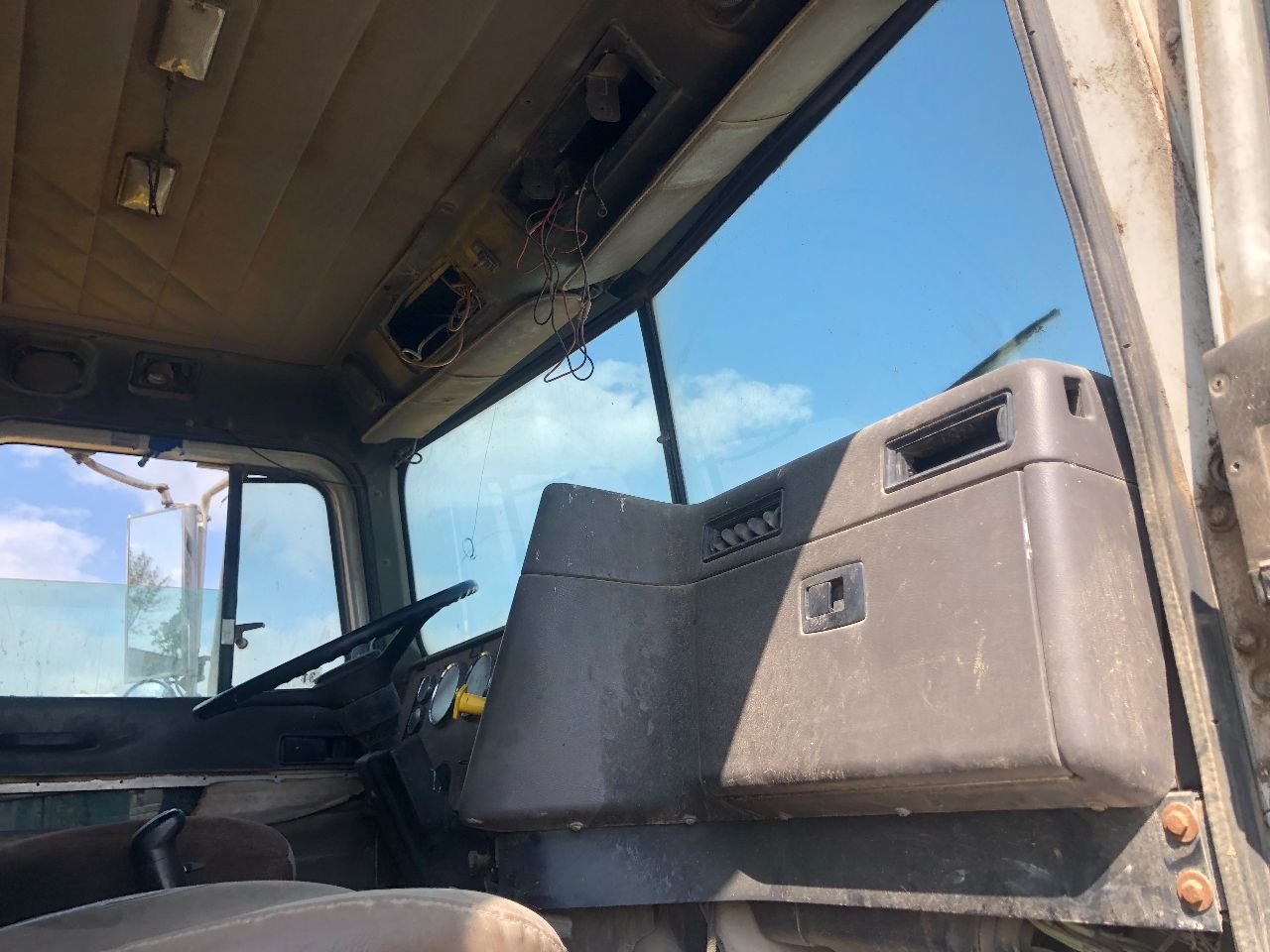 International 5000 (PAYSTAR) Dash Assembly for Sale