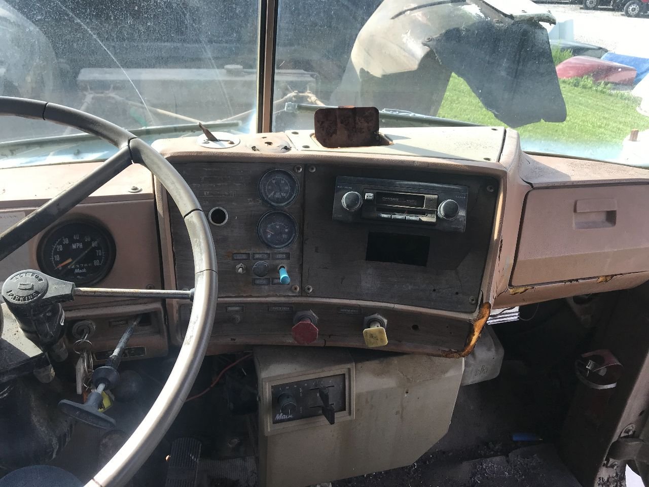 Mack R600 Dash Assembly for Sale