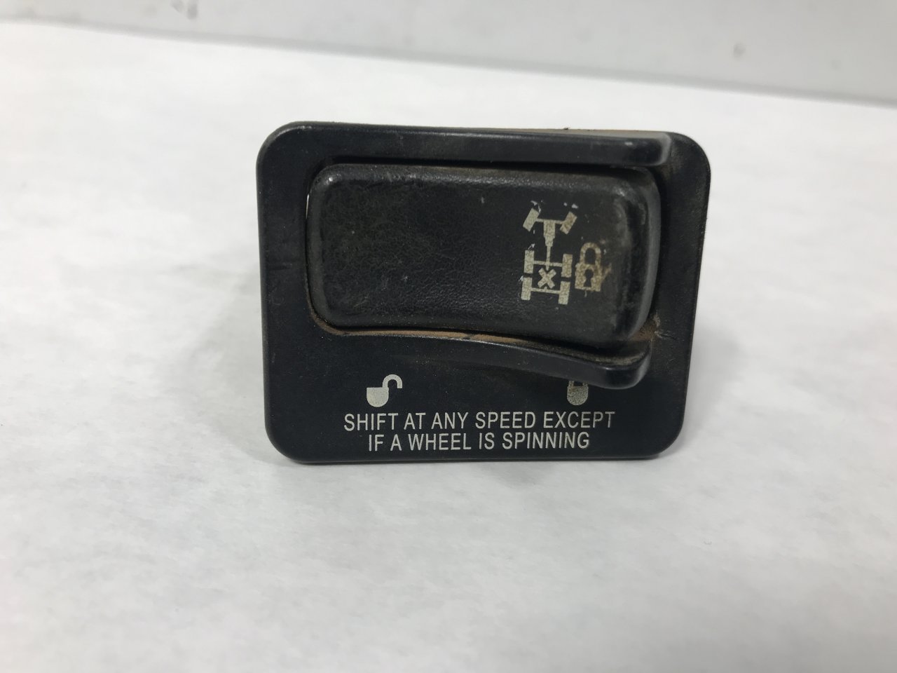G90-6022-01AN | Peterbilt 365 Dash/Console Switch for Sale