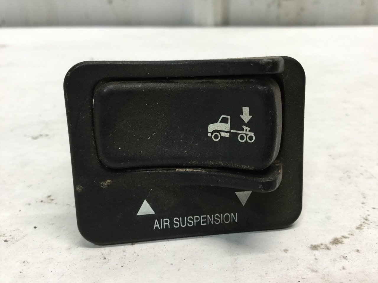 G90-6022-009BN | Peterbilt 365 Dash/Console Switch for Sale