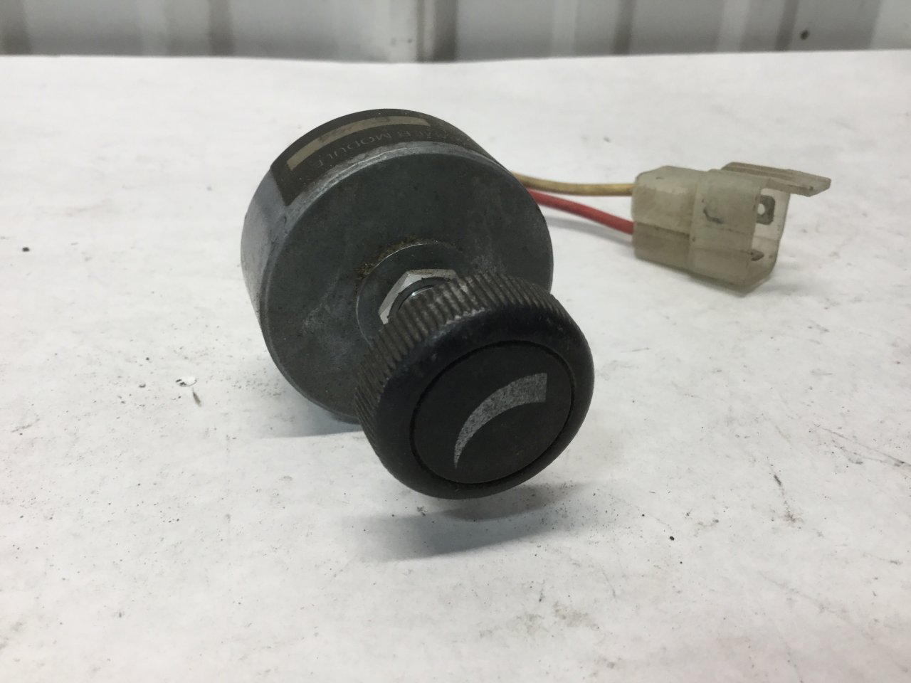 32033 | Peterbilt 379 Dash/Console Switch for Sale