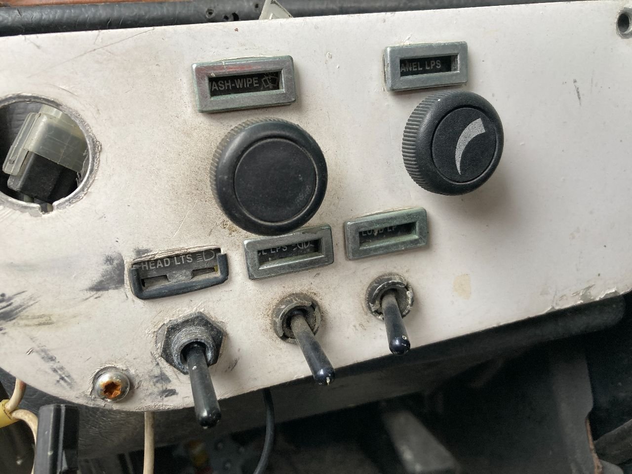 18-02807 | Peterbilt 379 Dash/Console Switch for Sale