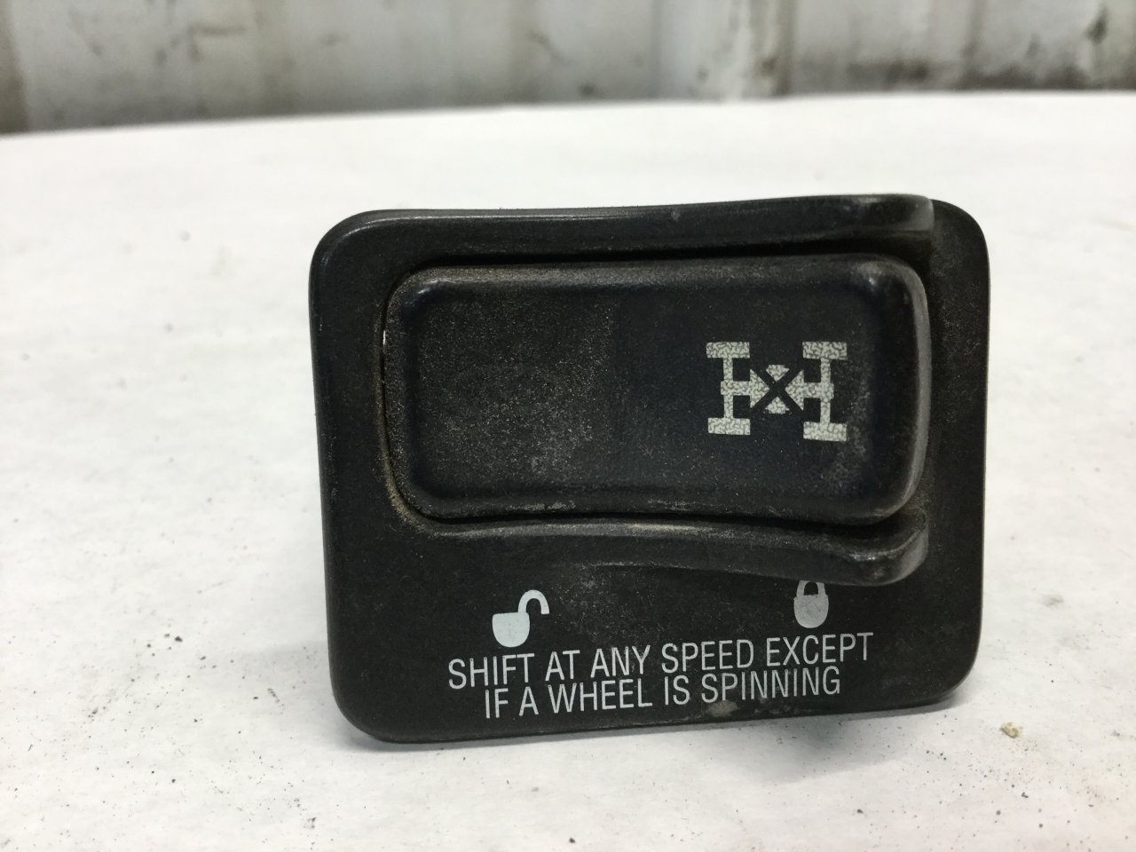 3246-10110B | Peterbilt 379 Dash/Console Switch for Sale