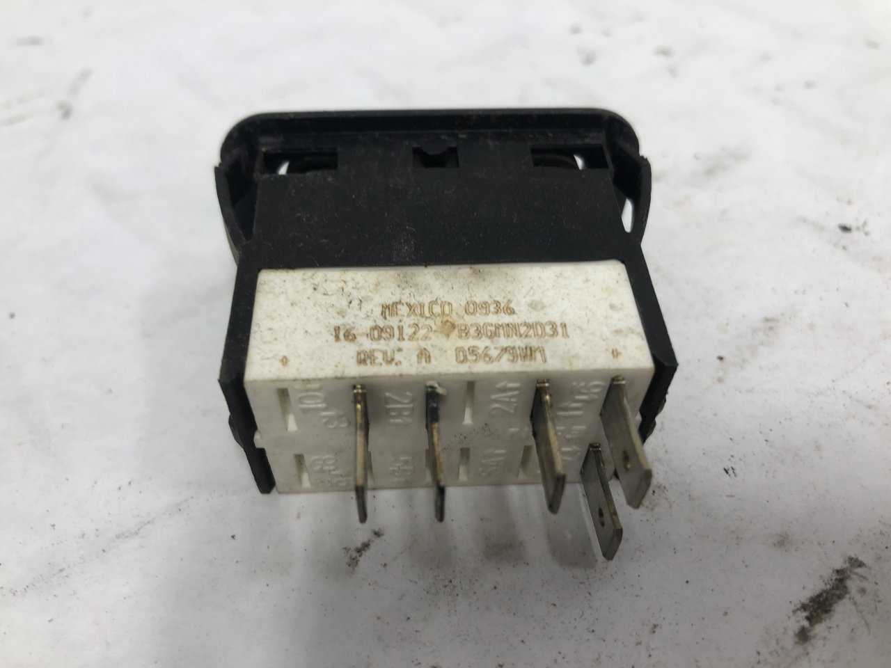 16-09122-9B3GMN2D31 | Peterbilt 387 Dash/Console Switch for Sale