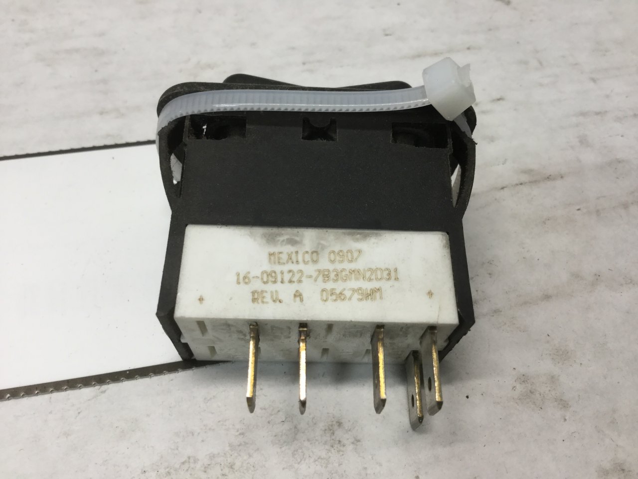 16-09122-7B3GMN2031 | Peterbilt 387 Dash/Console Switch for Sale