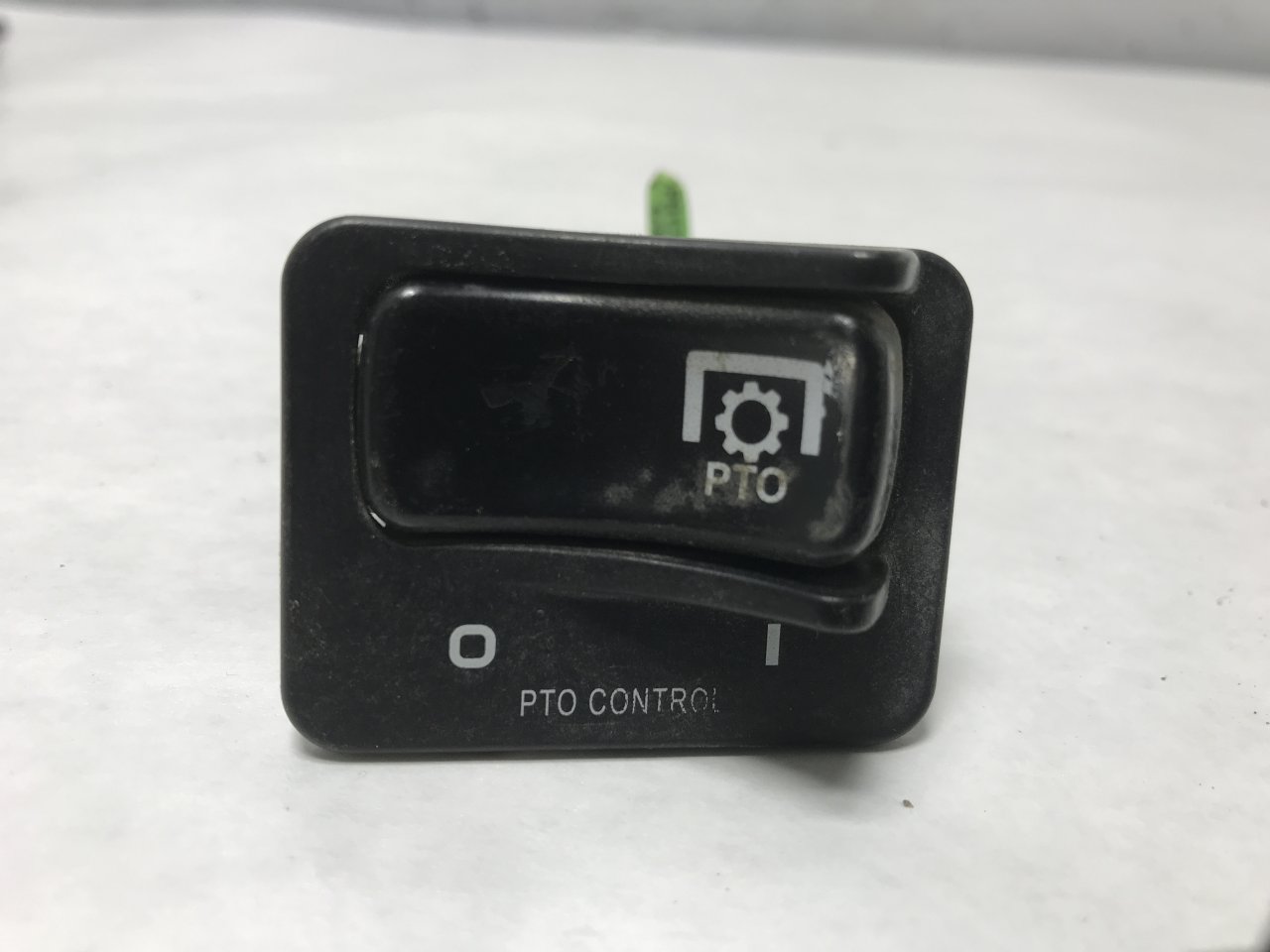 G90-6022-004BN | Peterbilt 389 Dash / Console Switch for Sale