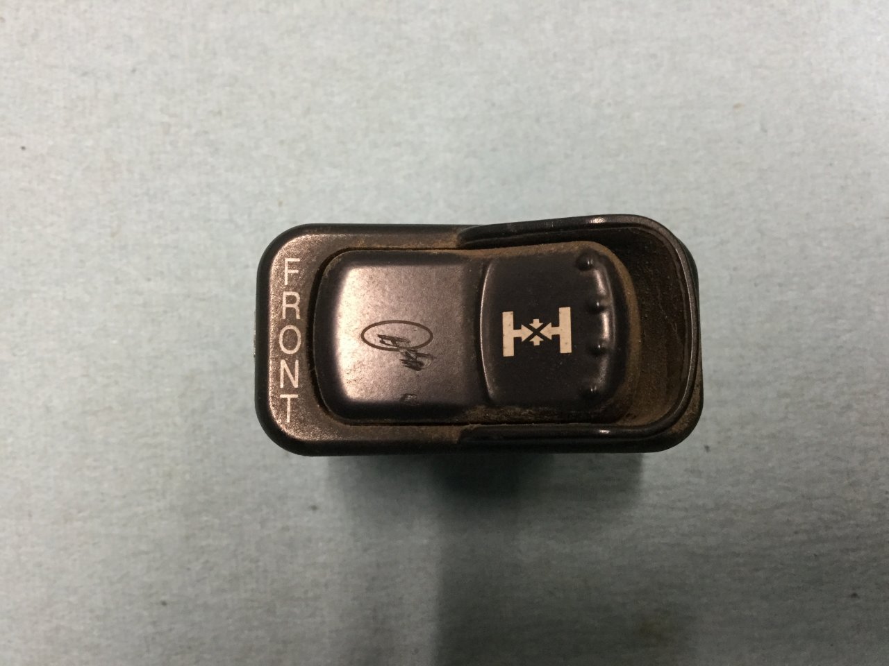 16-09121-608ESW1G83 | Peterbilt 389 Dash / Console Switch for Sale