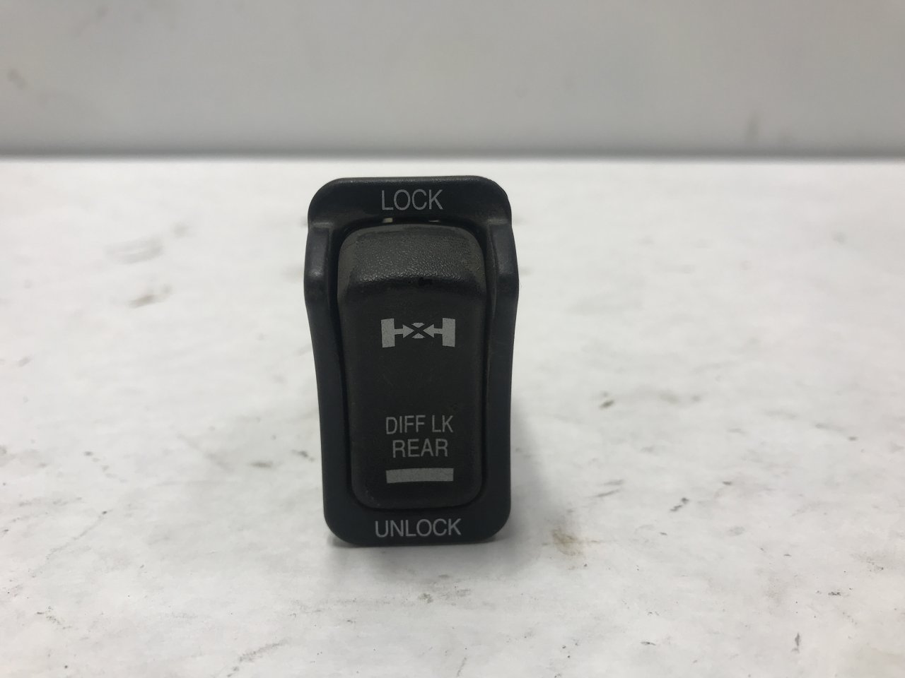 GTD3280-22 | Western Star Trucks 4700 Dash/Console Switch for Sale