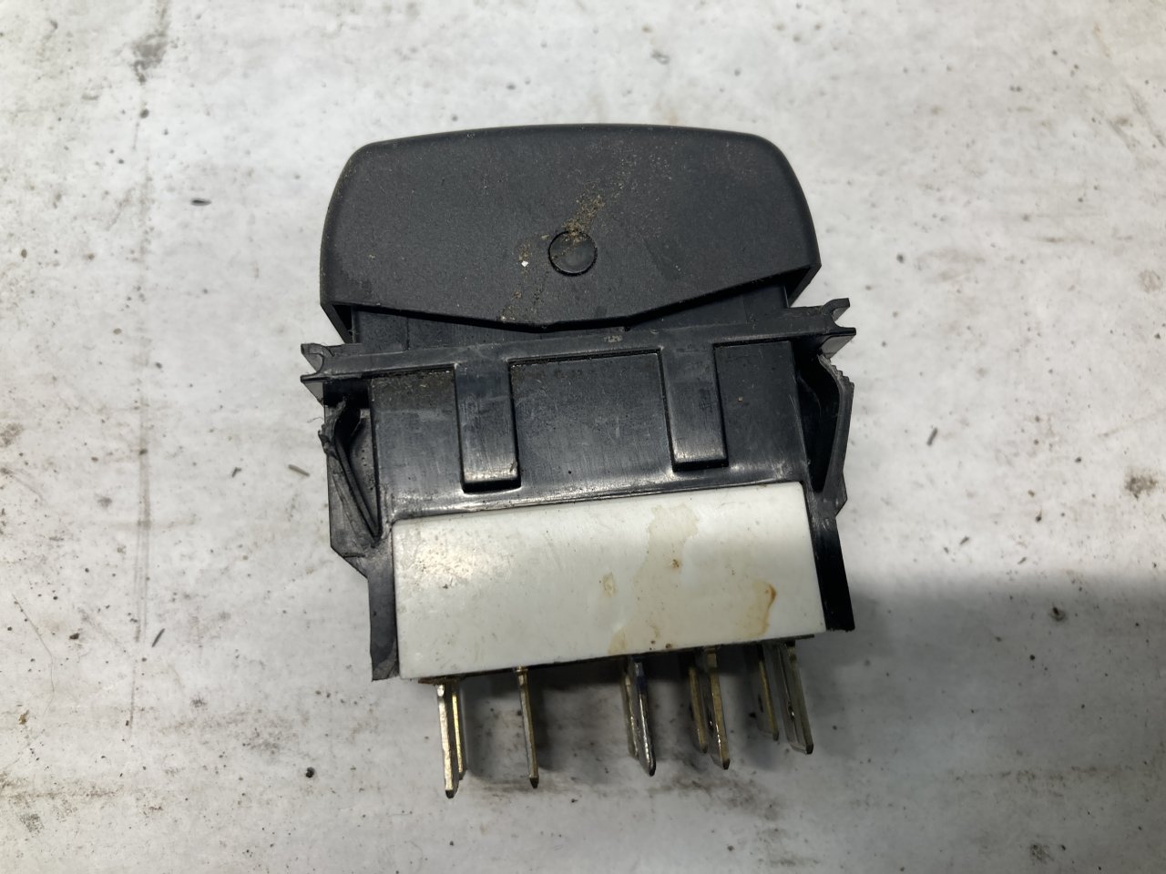 P27-1177-012 | Peterbilt 579 Dash/Console Switch for Sale