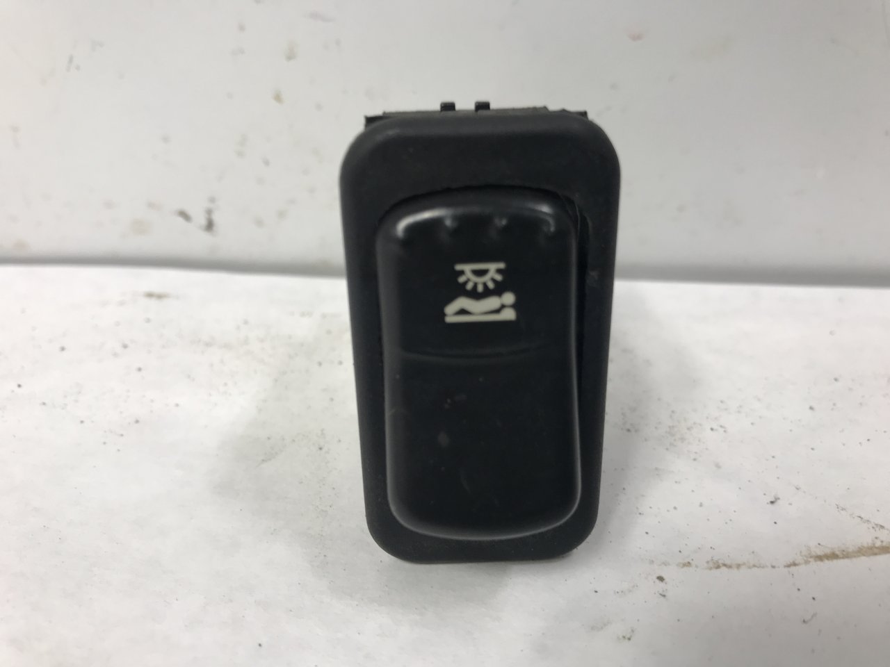 P27-1157-101 | Peterbilt 579 Dash/Console Switch for Sale