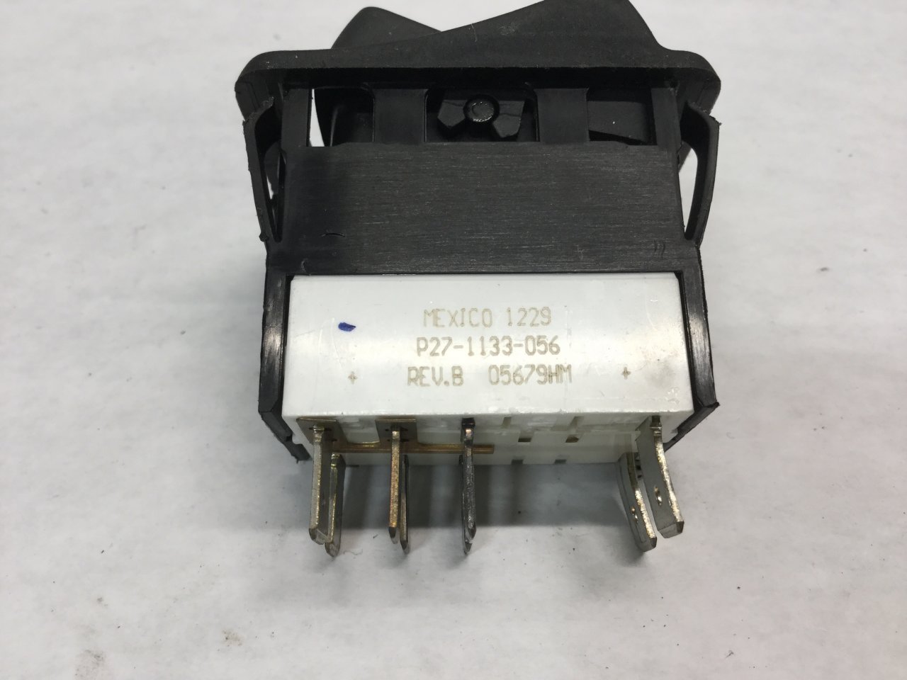 P27-1133-056 | Peterbilt 579 Dash/Console Switch for Sale