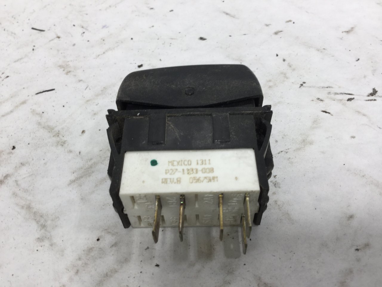 P27-1133-008 | Peterbilt 579 Dash/Console Switch for Sale