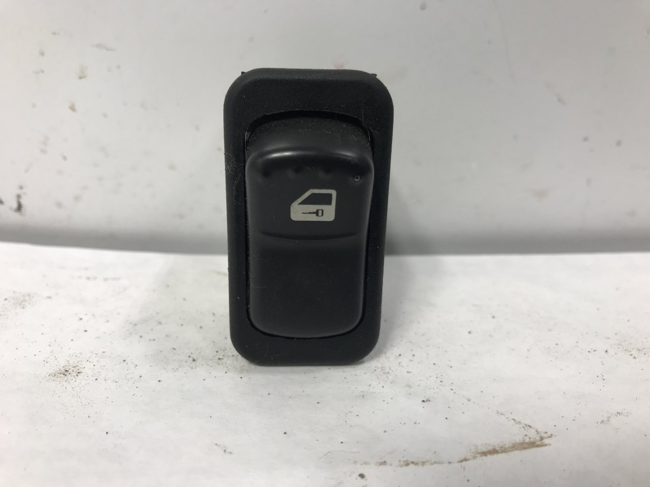 P27-1157-102 | Peterbilt 579 Dash/Console Switch for Sale