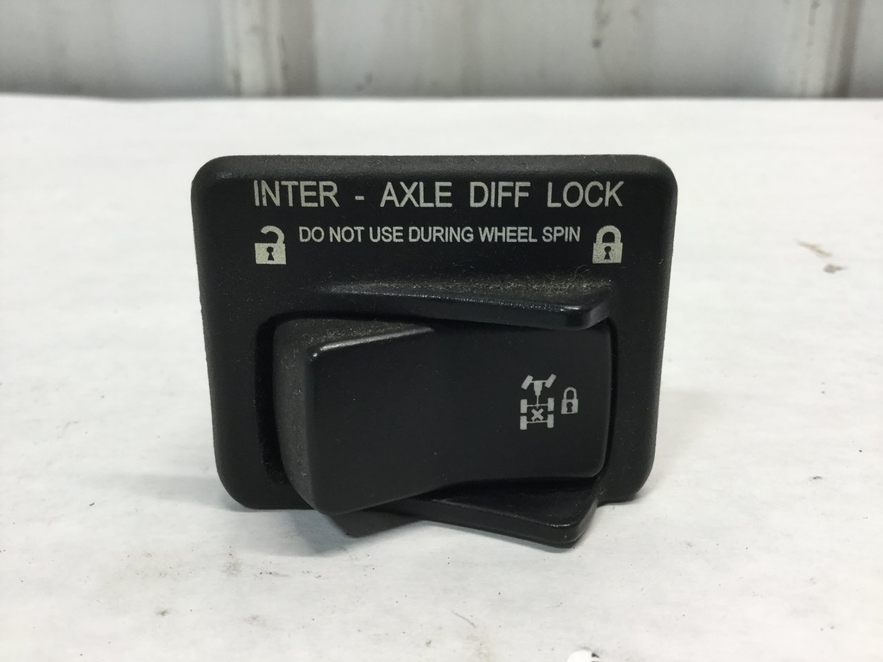 P27-1133-056 | Peterbilt 579 Dash/Console Switch for Sale