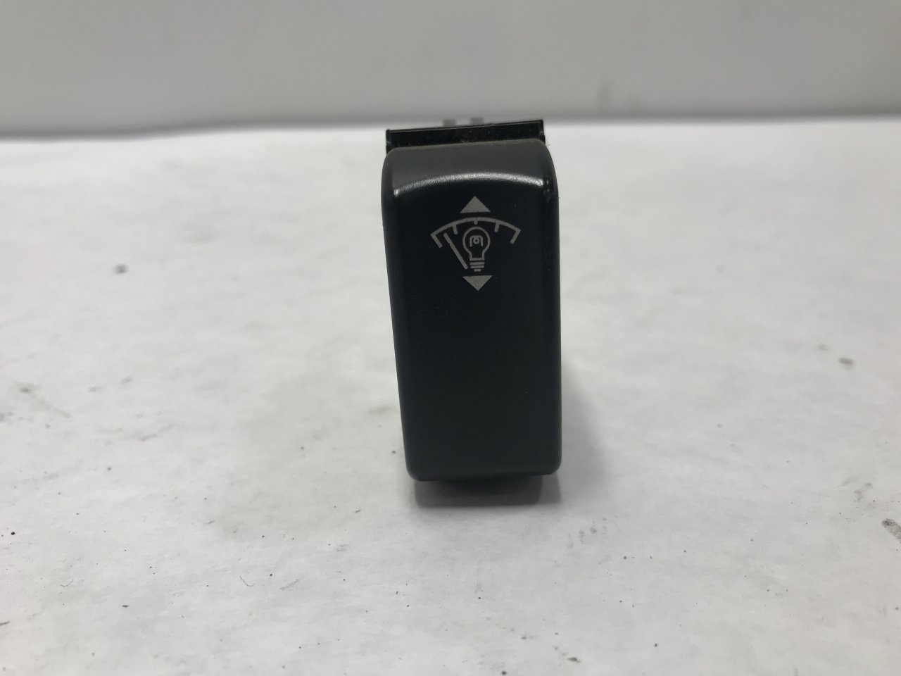 P27-1133-010 | Peterbilt 579 Dash/Console Switch for Sale