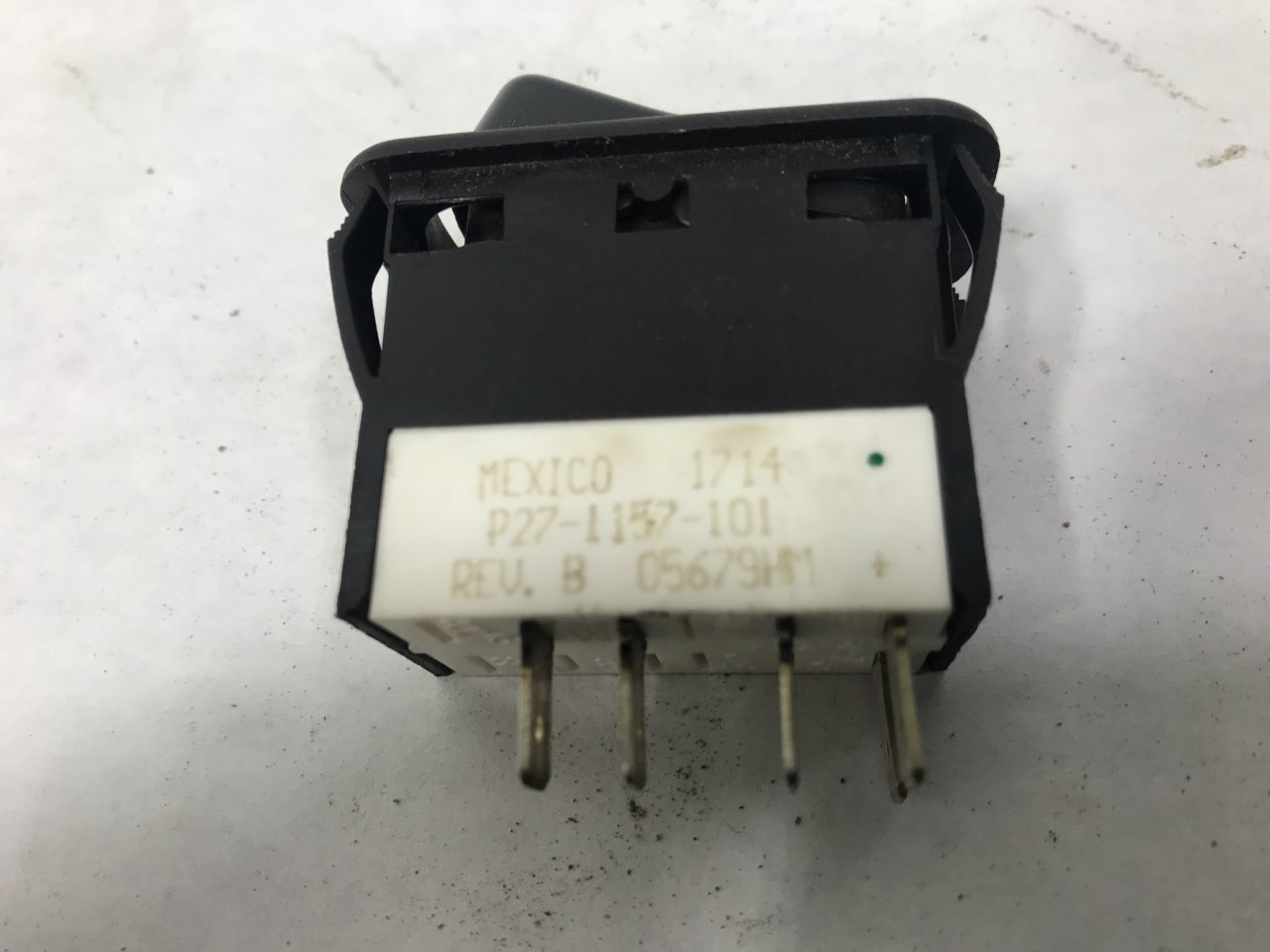 P27-1157-101 | Peterbilt 579 Dash/Console Switch for Sale