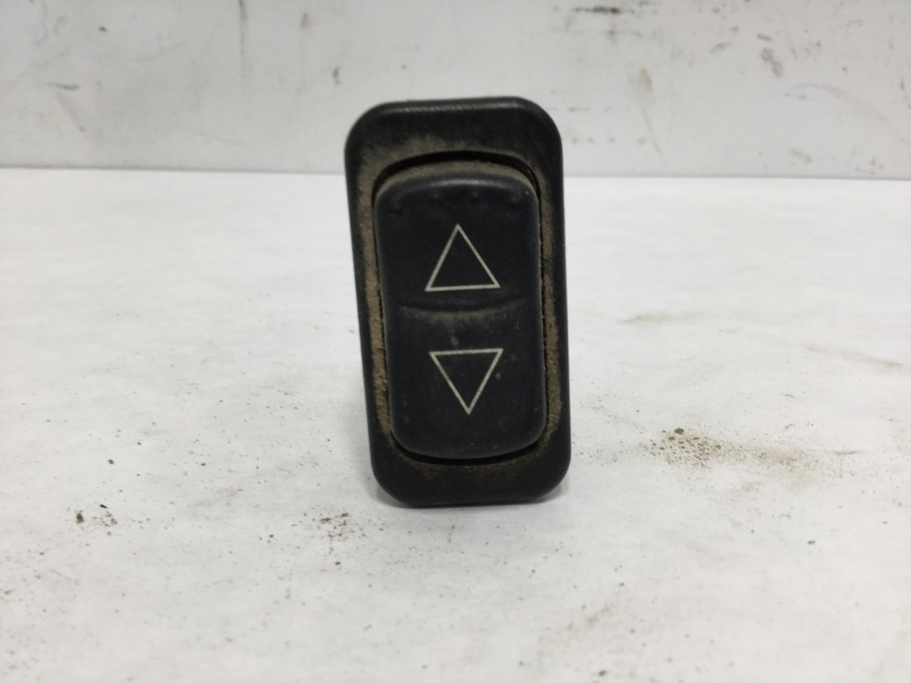 16-09121-4D3DSS2F61 | Peterbilt 587 Dash/Console Switch for Sale