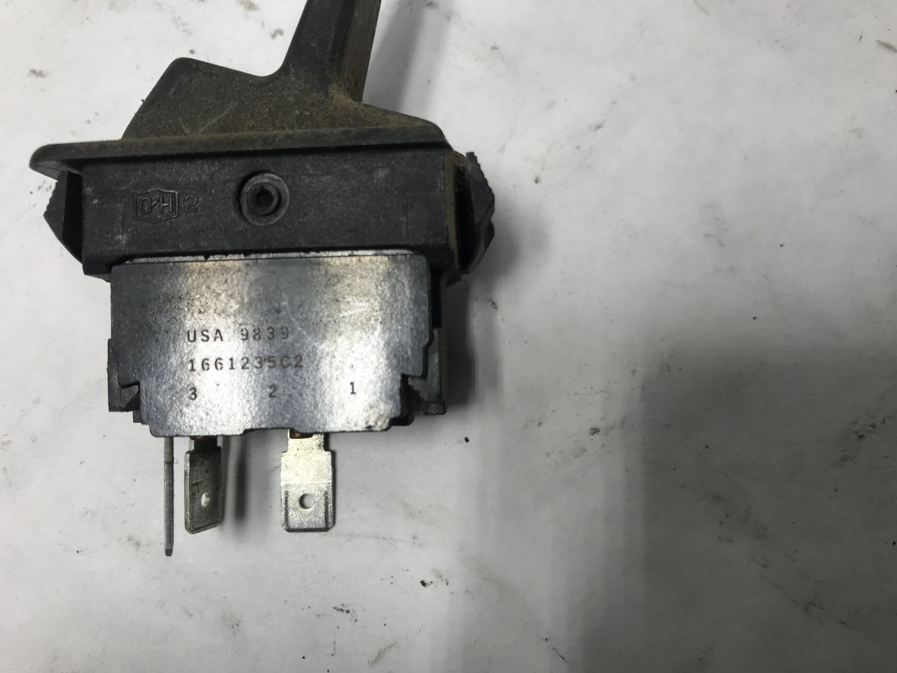 1661235C2 | International 8100 Dash/Console Switch for Sale