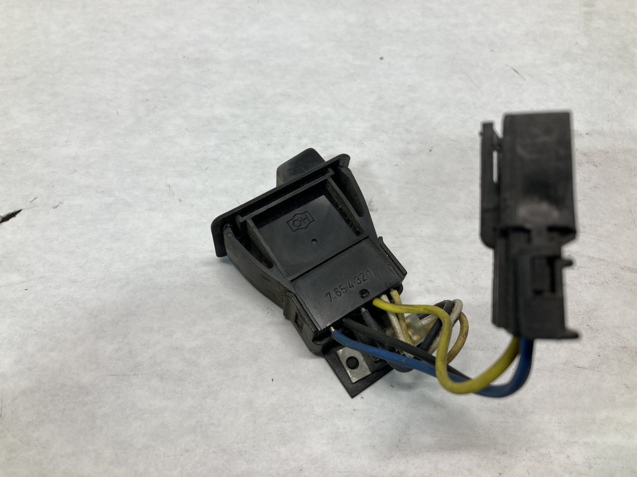 1661480C3 | International 8100 Dash/Console Switch for Sale