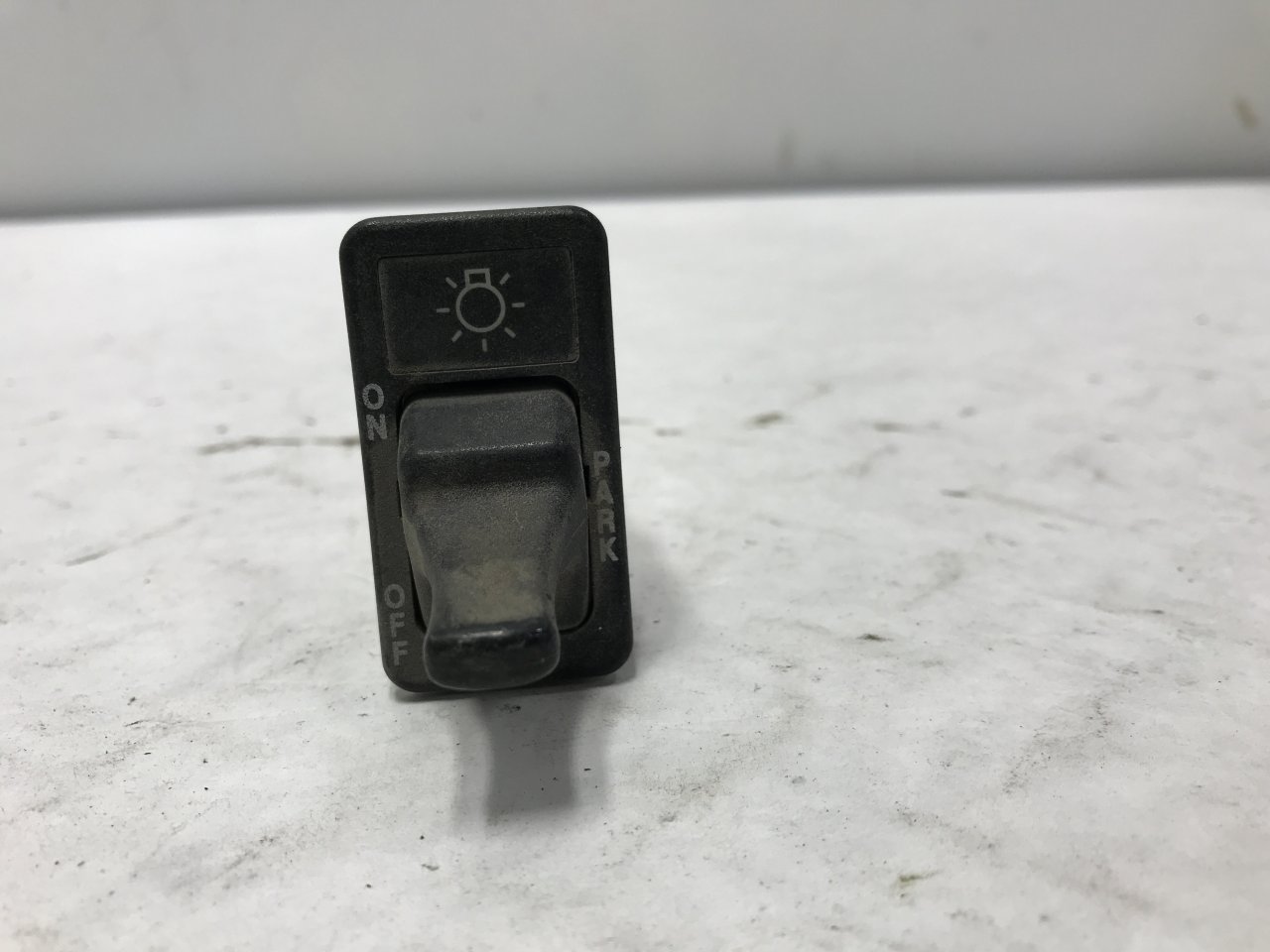 2007296C1 | International 9100 Dash/Console Switch for Sale