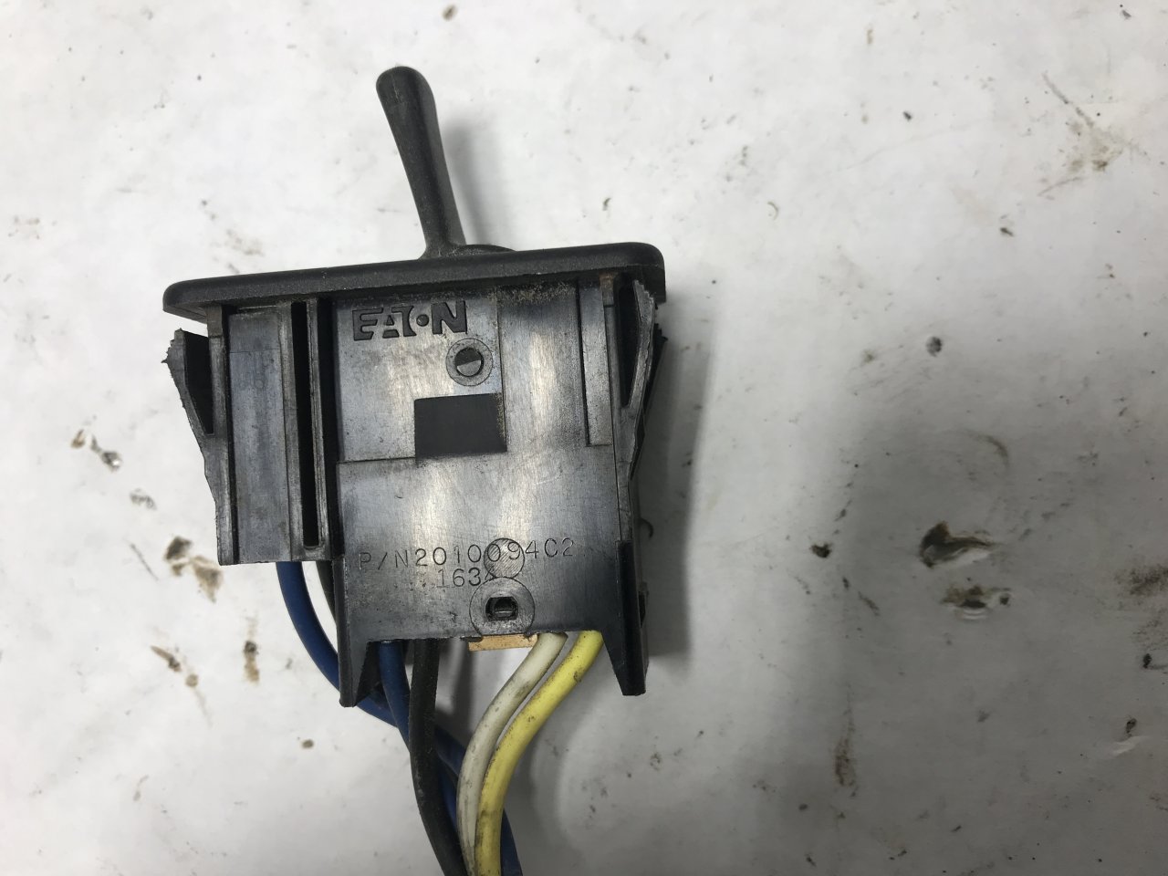 2010094C2 | International 9200 Dash/Console Switch for Sale