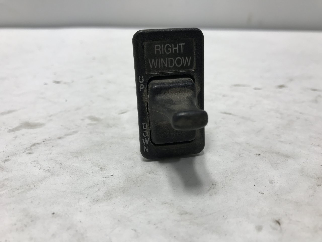 2007897C1 | International 9200 Dash/Console Switch for Sale