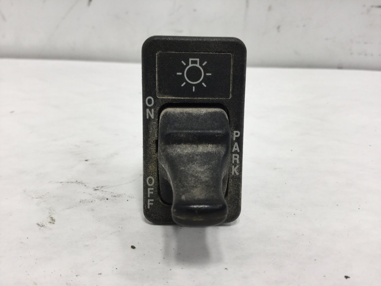 2007296C1 | International 9200 Dash/Console Switch for Sale