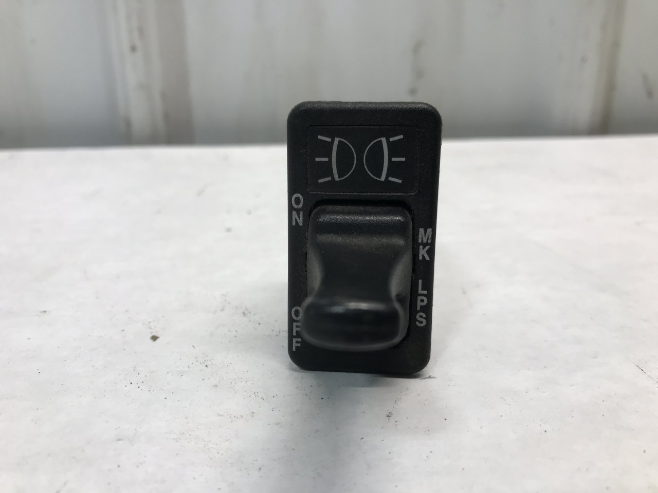 2016476C1 0544 | International 9200 Dash/Console Switch for Sale