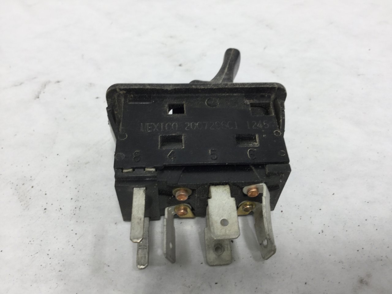 2007296C1 | International 9200 Dash/Console Switch for Sale