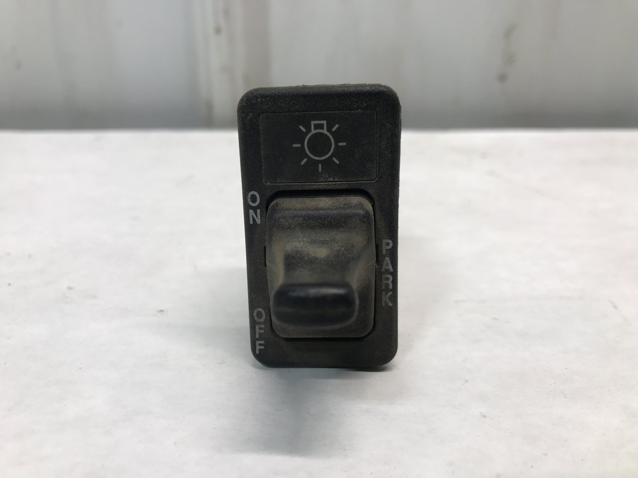 2007296C1 0634 | International 9400 Dash/Console Switch for Sale