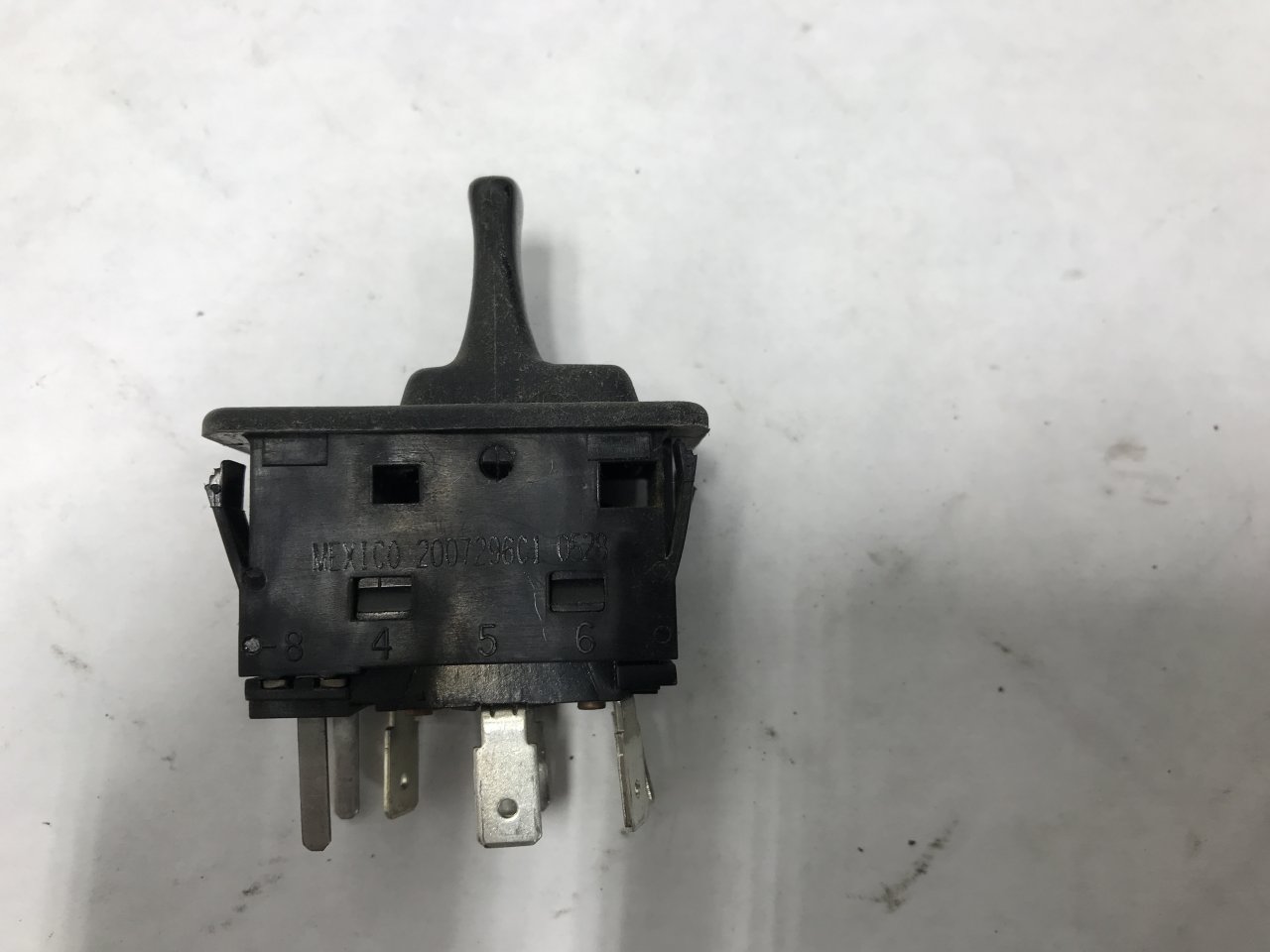 2007296C1 | International 9400 Dash/Console Switch for Sale