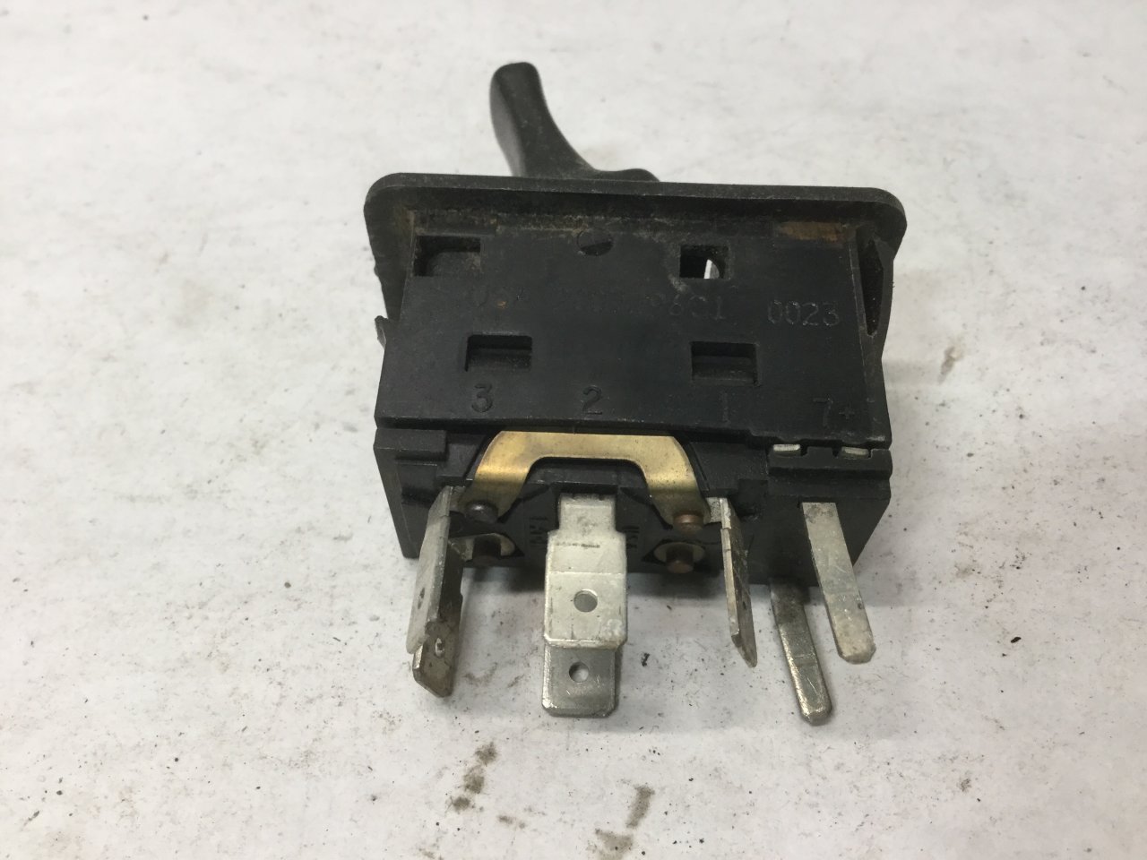 2007296C1 0023 | International 9400 Dash/Console Switch for Sale