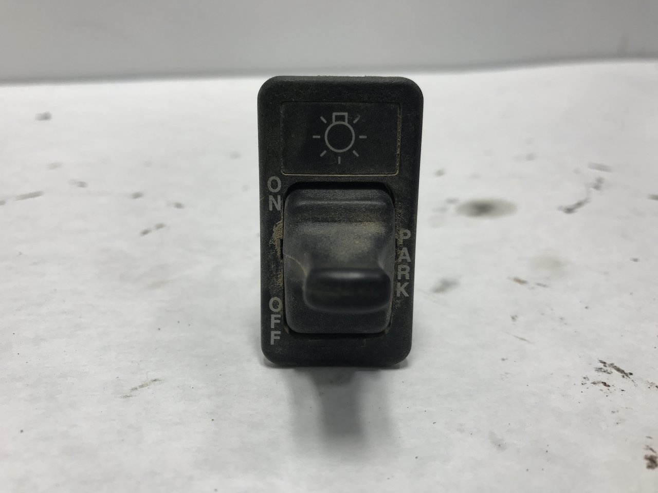 2007296C1 | International 9900 Dash/Console Switch for Sale