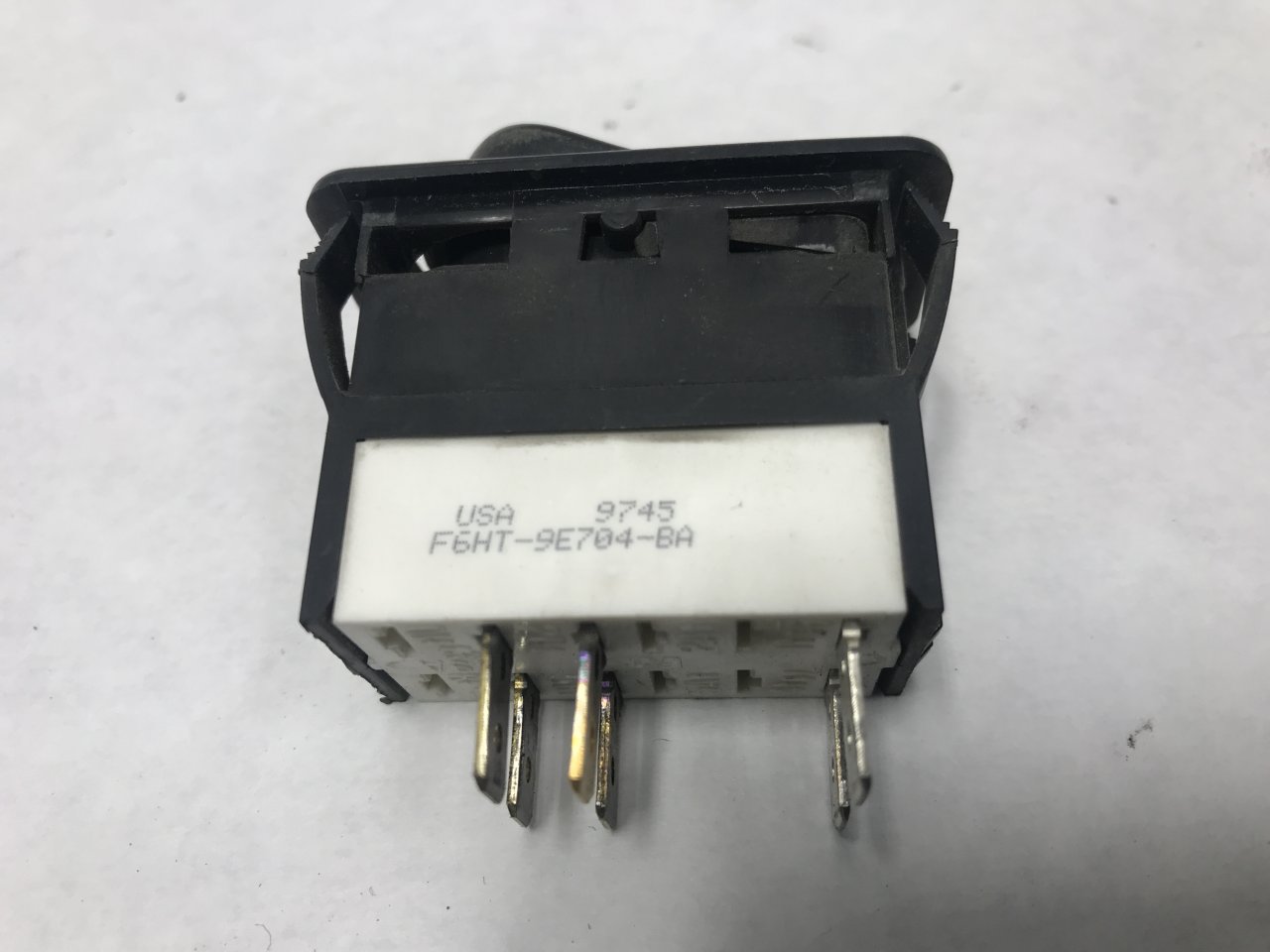 F6HT-9E704-BA | Ford A9522 Dash/Console Switch for Sale