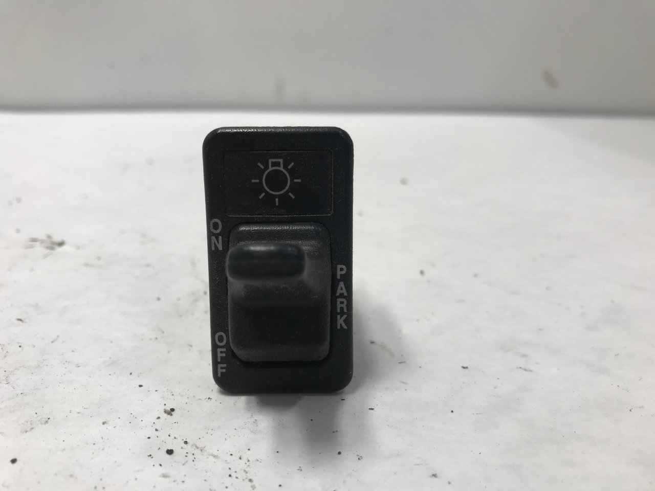 2007296C1 | Freightliner C120 CENTURY Dash/Console Switch for Sale