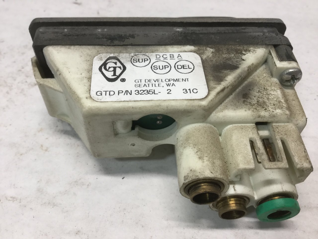 3235L-231C | Freightliner C120 CENTURY Dash/Console Switch for Sale