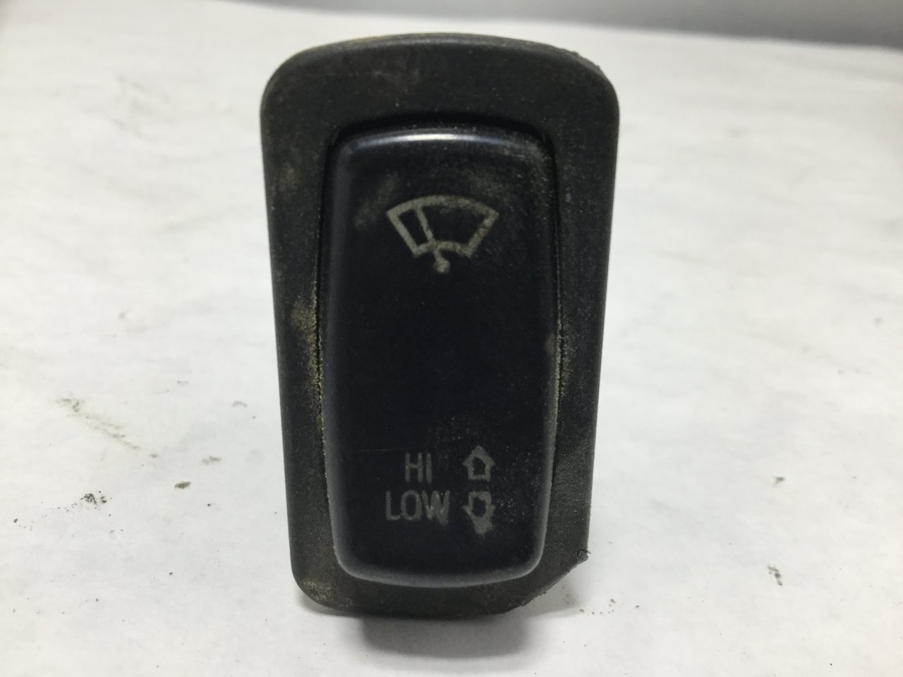 1MR4323M16 | Mack CH600 Dash/Console Switch for Sale