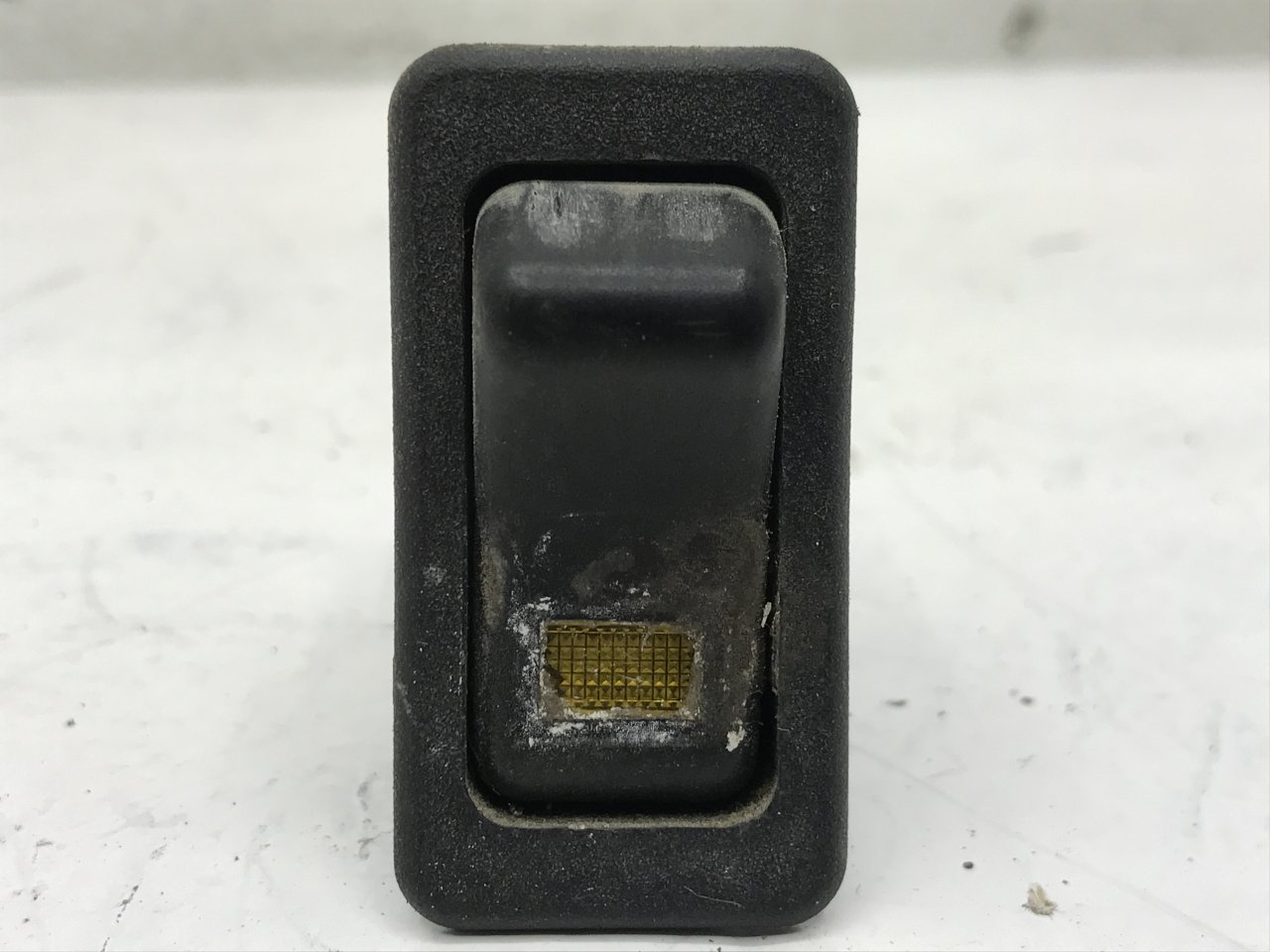 IMR4285M13 | Mack CH600 Dash/Console Switch for Sale