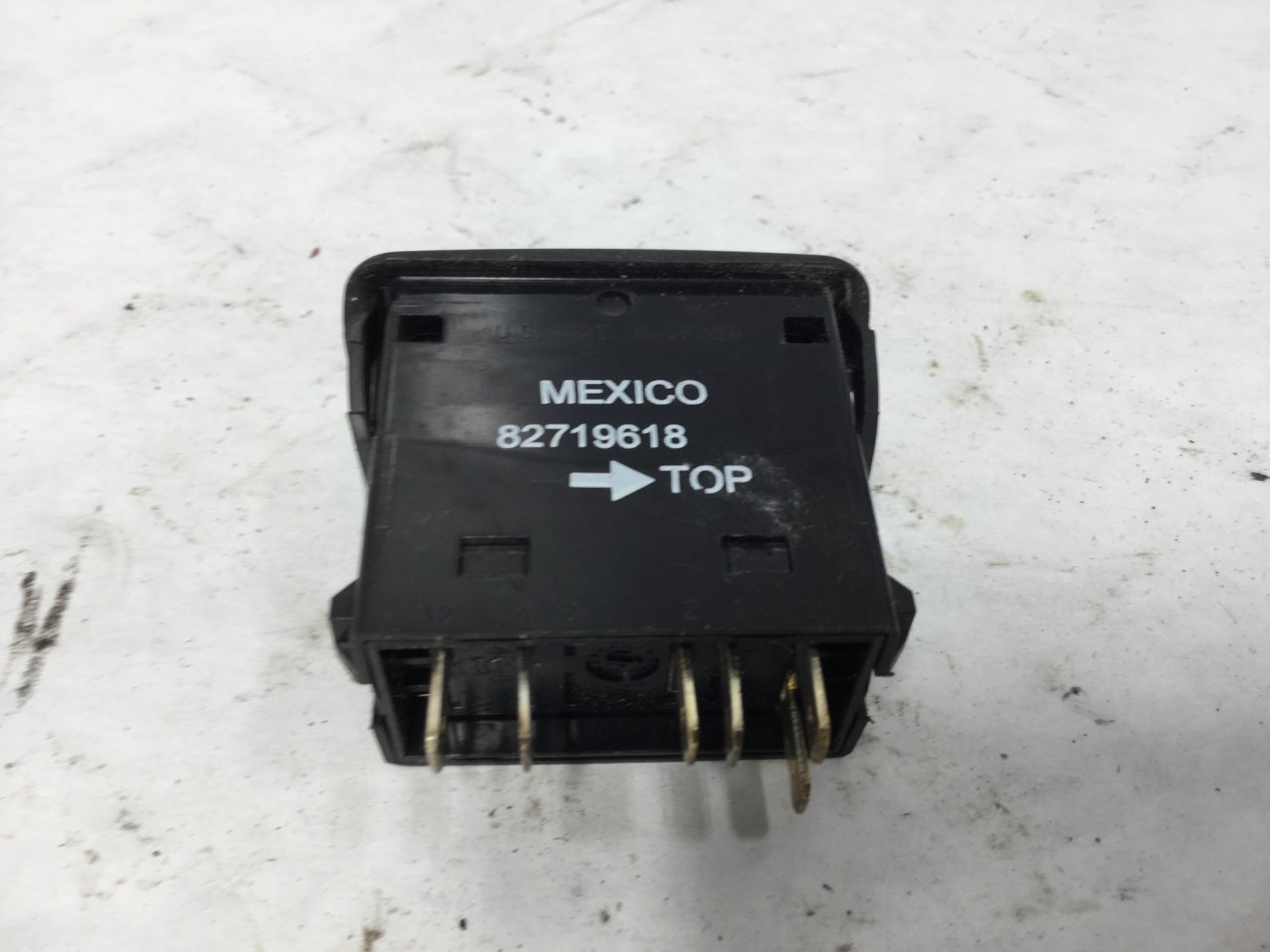 82719618 | Mack CXU613 Dash/Console Switch for Sale