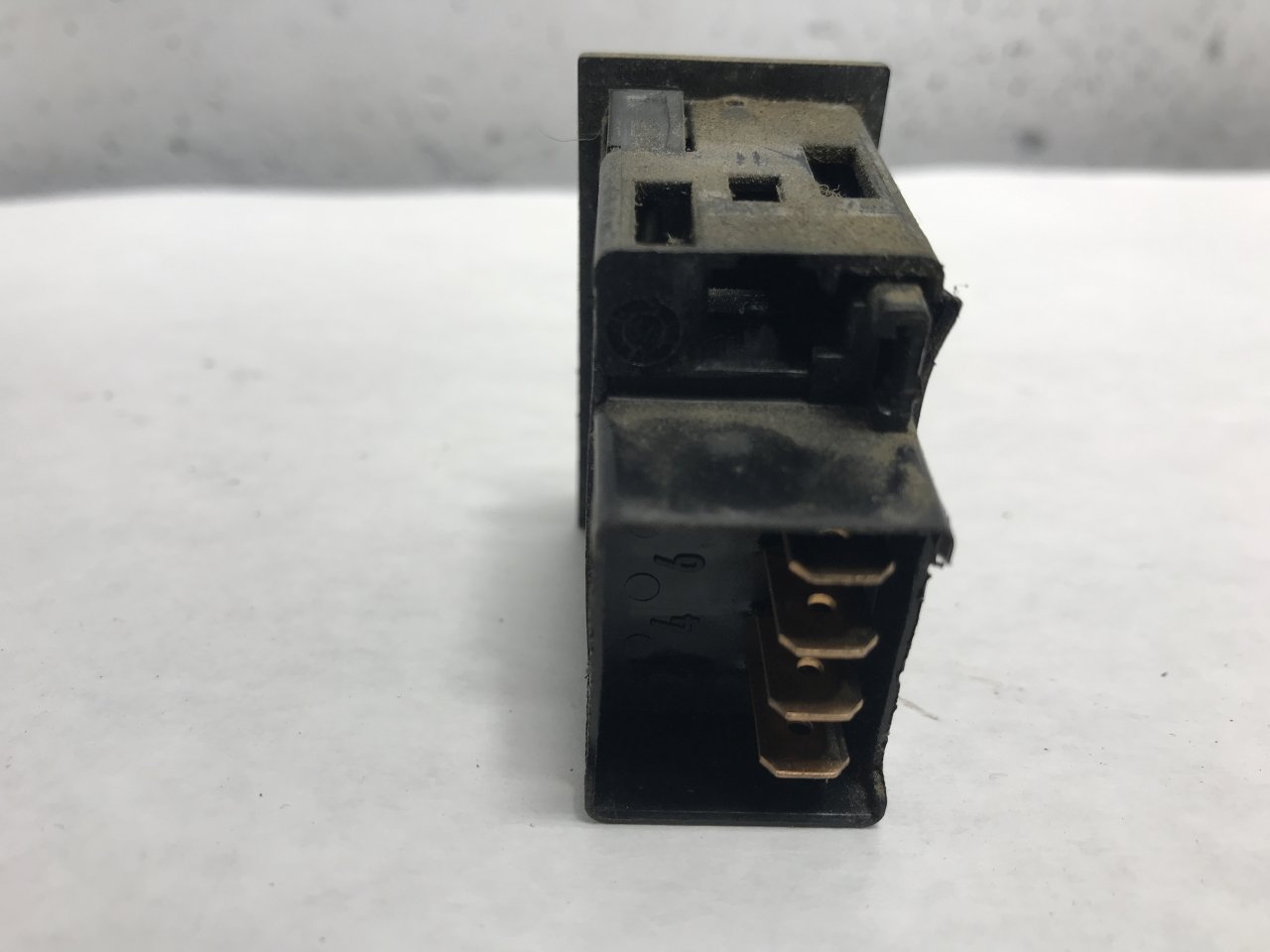 516.048 | Freightliner FL70 Dash/Console Switch for Sale