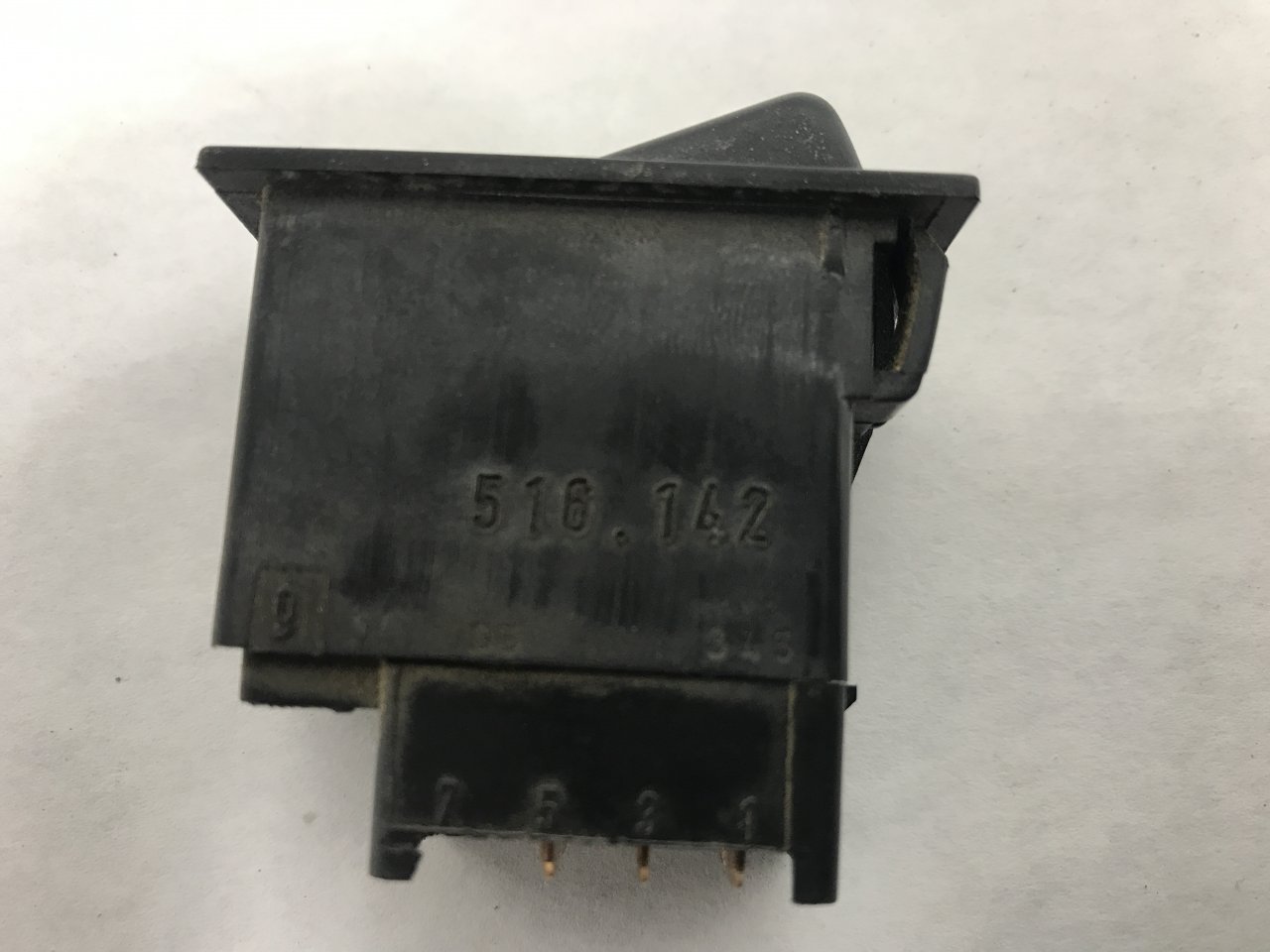 516.142 | Freightliner FL70 Dash/Console Switch for Sale